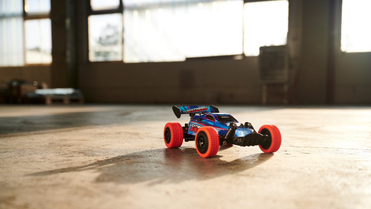 Build your own DIY car racing track with Dickie Toys: This is how it works!
